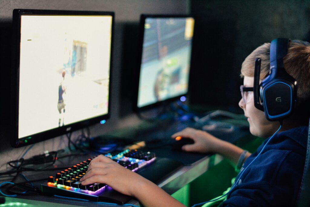 How to Improve Reaction Time for Competitive Gaming: Tips, Training ...